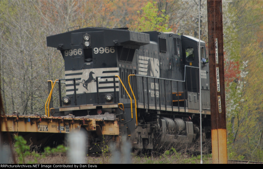 NS C40-9W 9966 on the rear of X999-15.